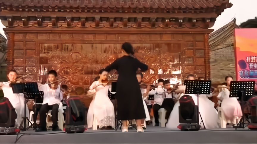 幼儿的乐器表演