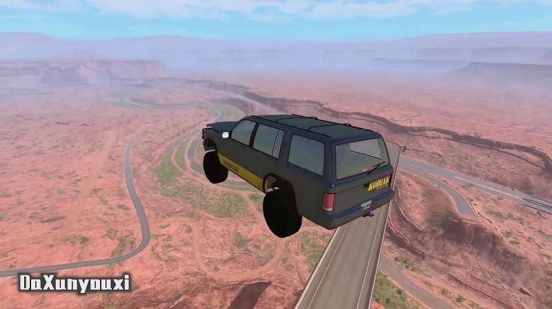 车祸模拟器:各式各样的车挑战飞跃山崖,最后一辆车落地爆炸了!