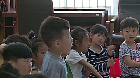 《红绿灯眨眼睛》田青 郑州高新区春藤路第一幼儿园