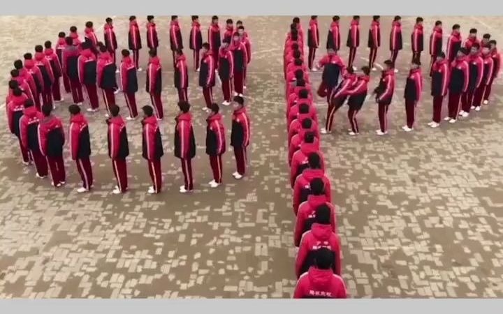 ...游戏 #主题团建 #团队精神 #正能量 #信任人椅 这个信任人椅创意满满