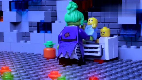 动漫:万圣节小孩逗乐打人