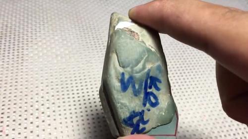 翡翠原石切开后喜忧参半