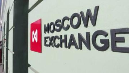 因触发交易熔断限制,俄罗斯卢布和莫斯科证券交易所的卢布、股票...