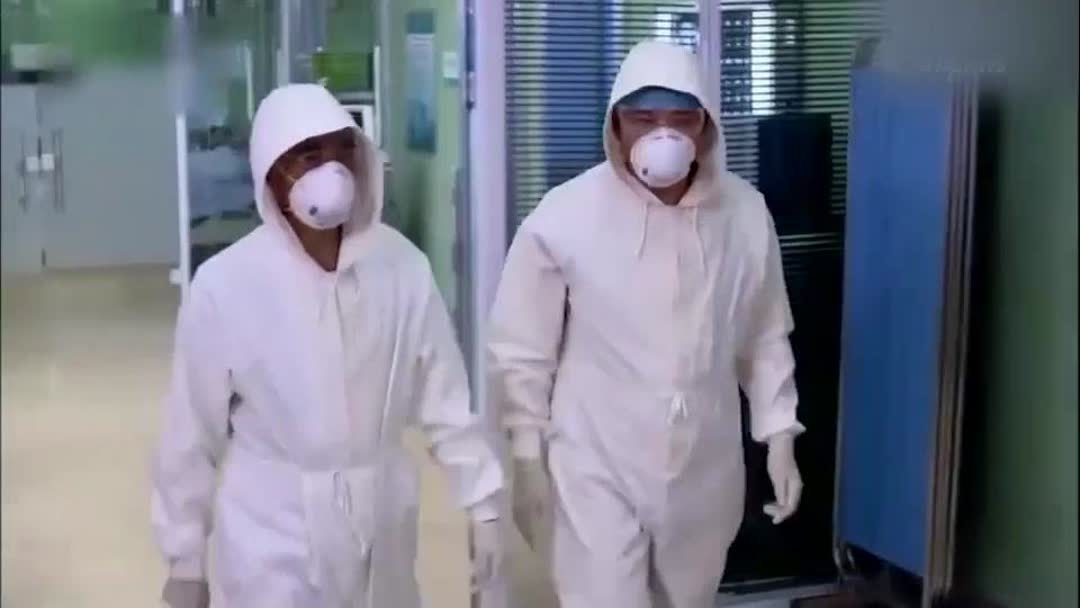 电视剧青年医生:病人感染新型冠状病毒,医生全副武装隔离