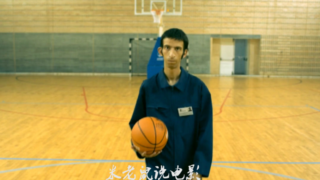 一个不会投篮的清洁工,通过自己的计算后,连续命中三个超远投篮