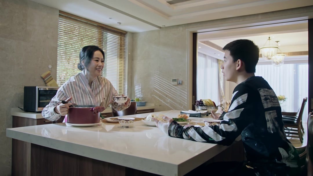 《陪读妈妈》丁一一模仿李娜念叨乐坏胡媛媛