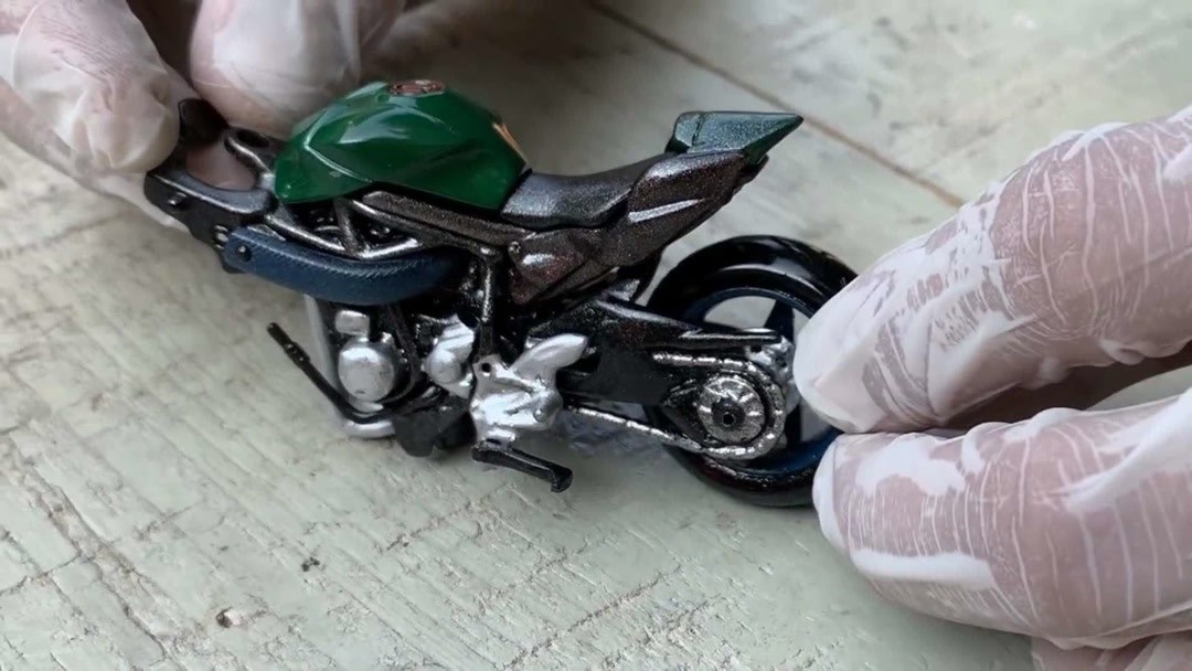 小伙子无聊恢复川崎忍者玩具,修复旧川崎摩托车模型!