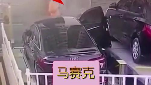 街头遇到这样罕见的交通事故,咱也不知道该怎么进行责任划分,太离奇了