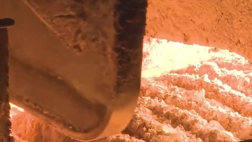 工厂实拍玻璃瓶制造过程,长见识了,难怪那么便宜