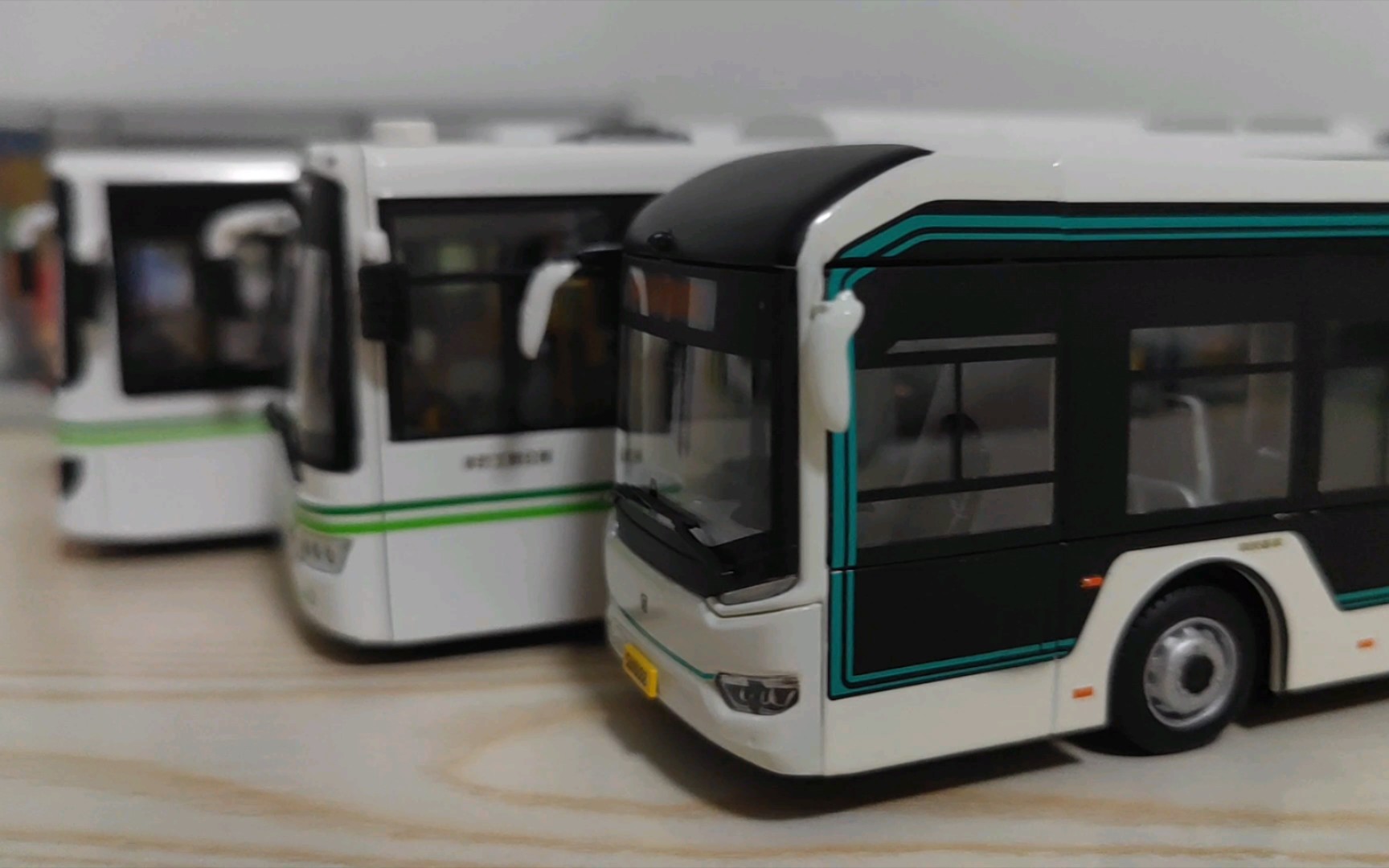 上海公交三种模型车简单演示娱乐视频