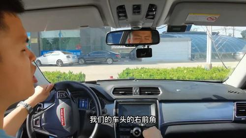 车位后方有车,如何倒车出库不剐蹭,倒车思路比技巧更重要