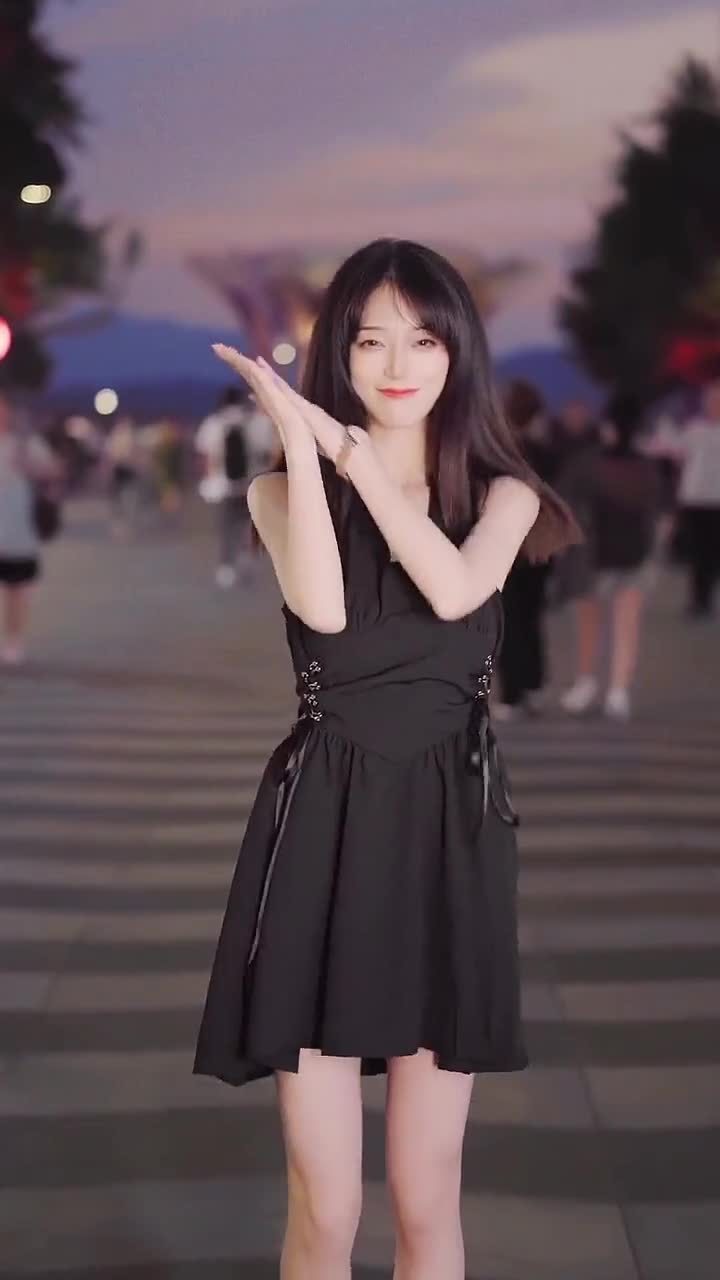 英国什么时候把伊丽莎白塔上的钟取下来把我挂上去我感觉我比他会摆了