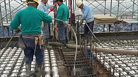 建筑工人从脚手架上掉下来,后果到底有多严重?看完一阵心酸