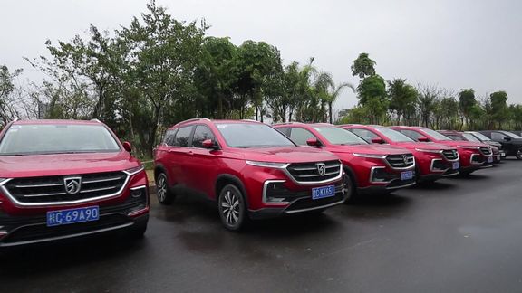 换挡顺滑动力足 试驾2019款宝骏530