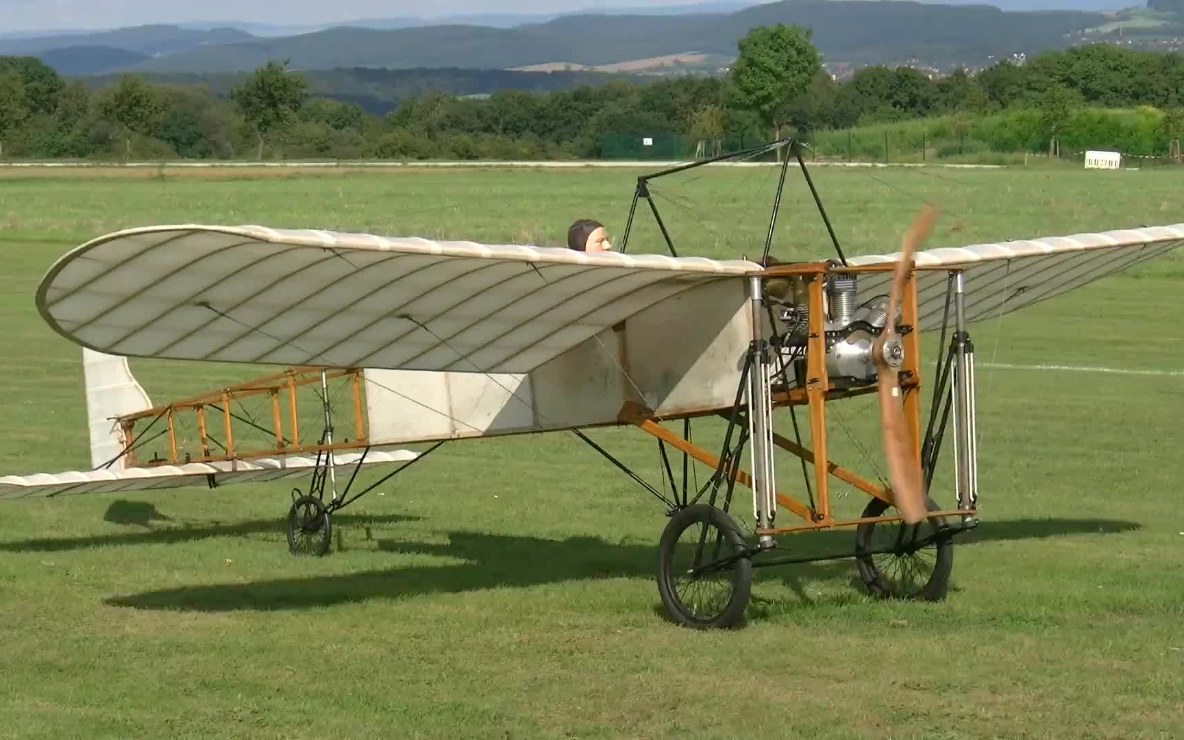 看起来非常简易的二战飞机航模