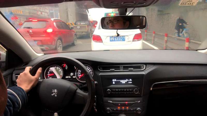 手动挡堵车 跟车 变道的演示,说实话:感觉自己技术不行