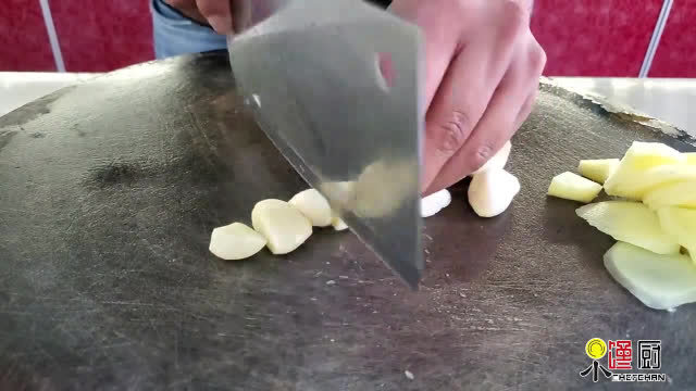 猪脚怎么做才好吃不腻?客家人教你新做法,简单易学又好吃