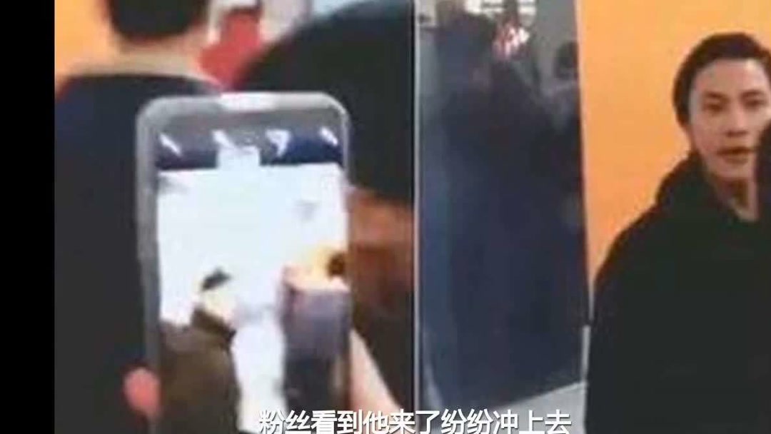 连续两次在机场认错自家爱豆,他的粉丝怎么回事?