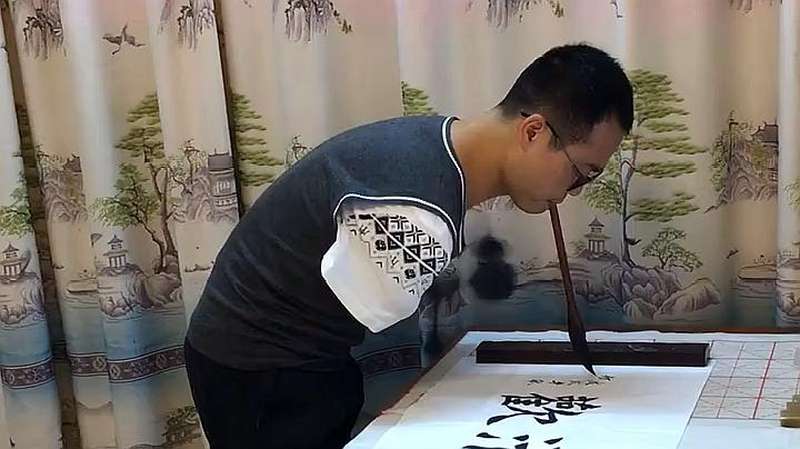 最近刚认识的残疾书法家,这一手清秀的毛笔字,真心让人佩服!