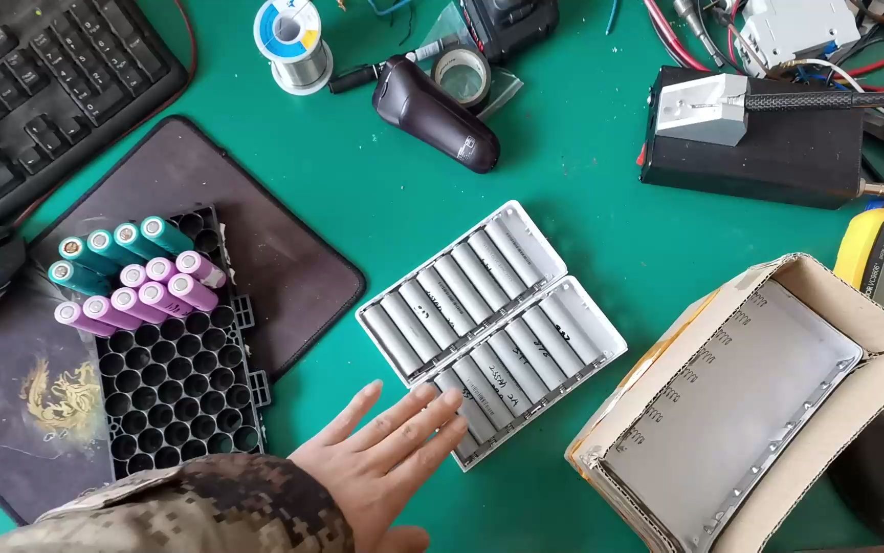 买了十个充电宝电池盒!想用来均衡18650电池!是不是很划算