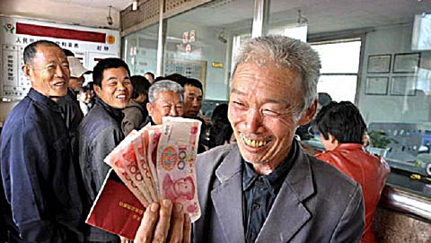 年底前退休“中人”重新计发养老金,用2个办法对比后能补发多少