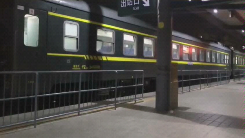 [旧视频]-T127次列车驶出惠州火车站