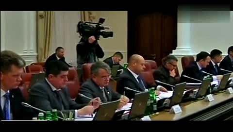 俄上院批准普京对乌克兰动武[高清]
