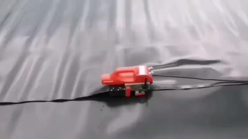 #防渗膜 大型车间顶部防渗项目铺设焊接中,采用1.0mmHDPE防水板