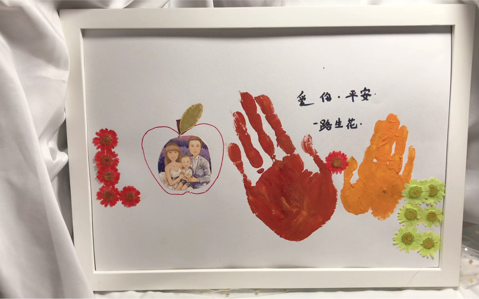 妈妈和宝贝的手掌绘画生日纪念画,生日快乐宝贝!