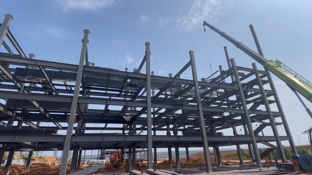 郑州蔚蓝钢结构工程,洛阳工地钢结构厂房+钢结构宿舍楼施工案例
