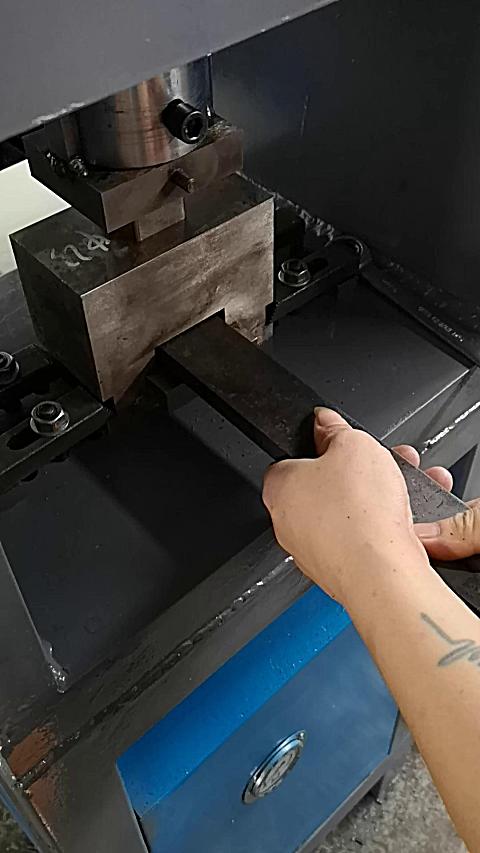 液压槽钢冲孔机 角钢钢板法兰长圆孔 不锈钢开孔器