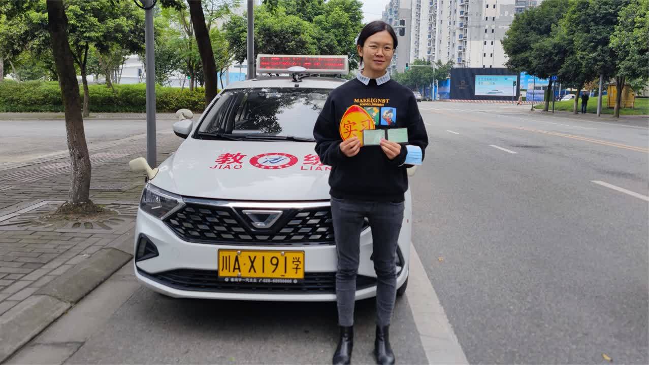 实拍小姐姐科目三自动档考试,一把过