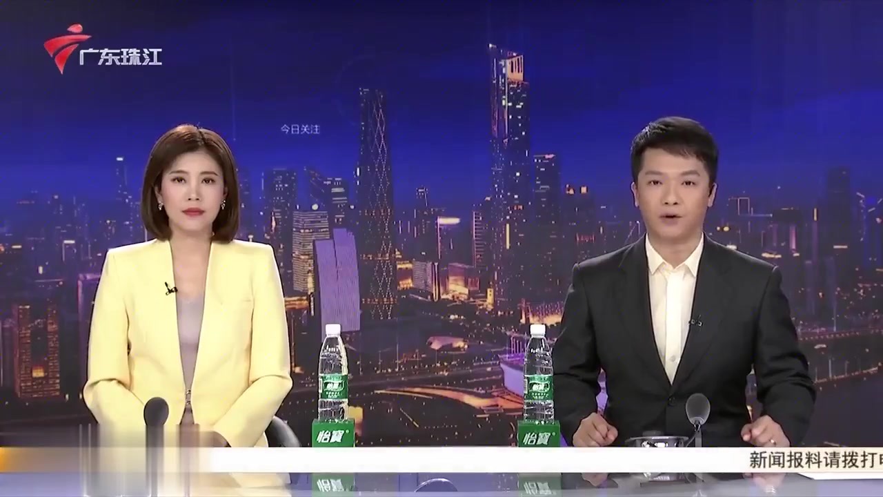 网购7万元实木家具竟是板木?消费者质疑货不对版