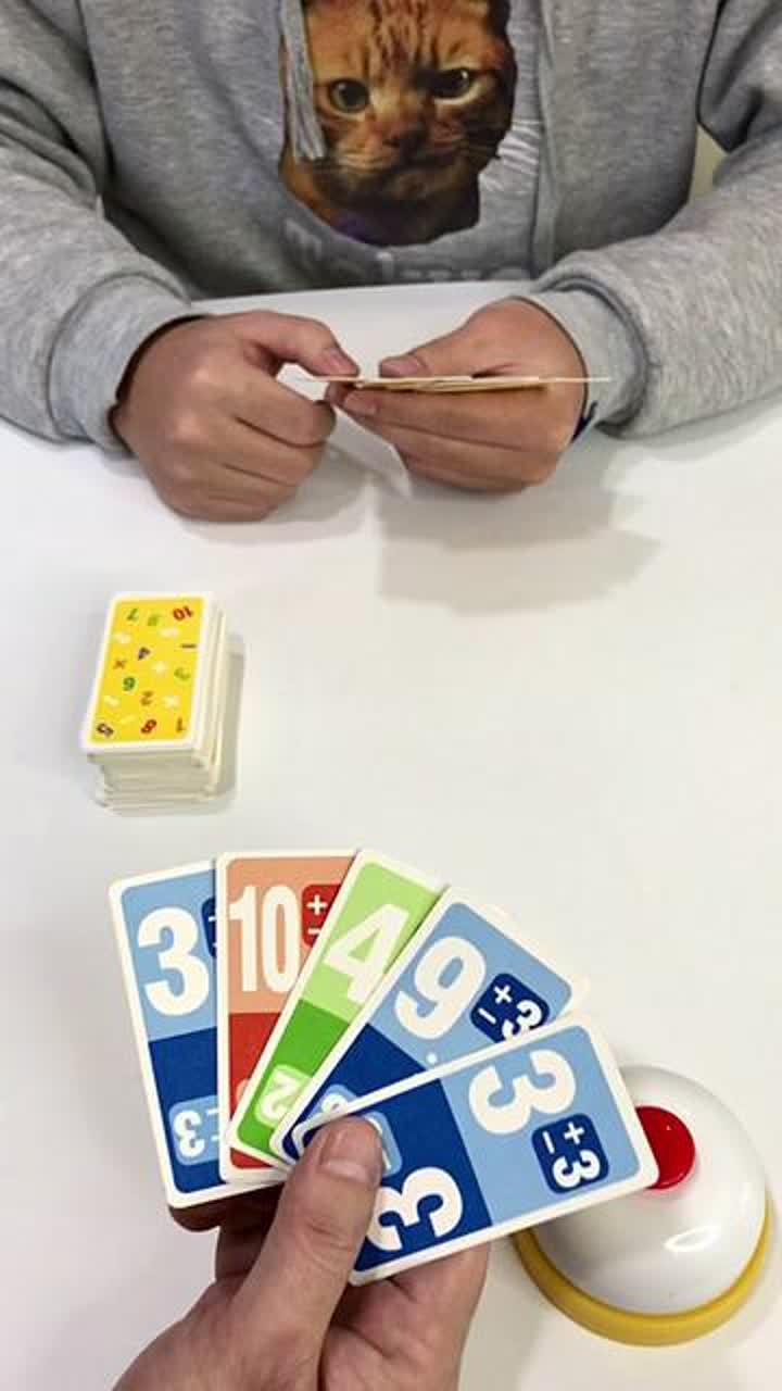 寒假了和孩子一起玩趣味数学游戏,通过有趣的加减运算,让孩子思维...