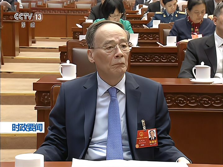 十三届全国人大一次会议主席团举行第一次会议