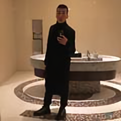 略带醉意的微笑 