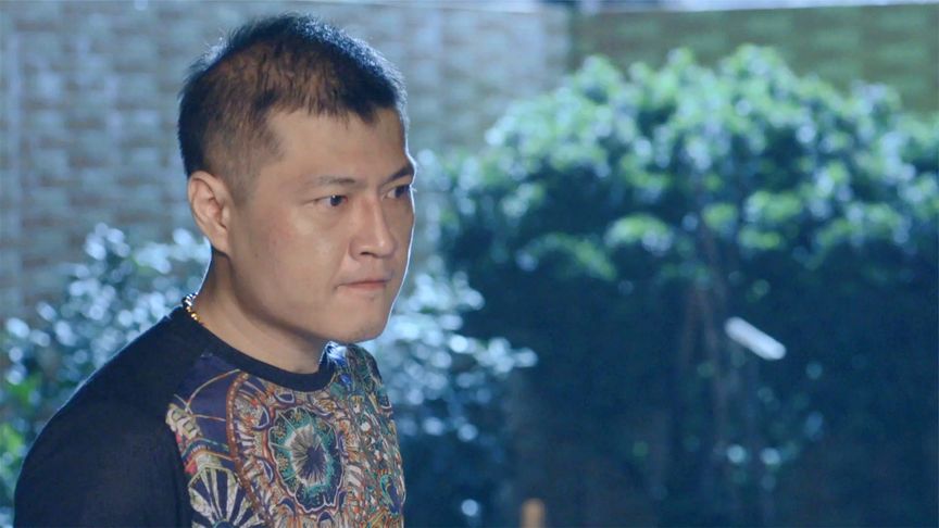 缉毒警察为完成卧底任务,忍辱负重身负重伤