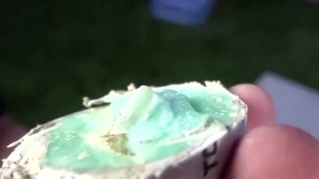 高尔夫球和别的球类区别?切开看到结构后,果然贵有贵的道理!