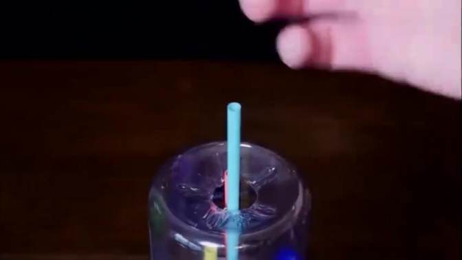 3个矿泉水瓶+5根吸管,制作一个一直喷的小喷泉