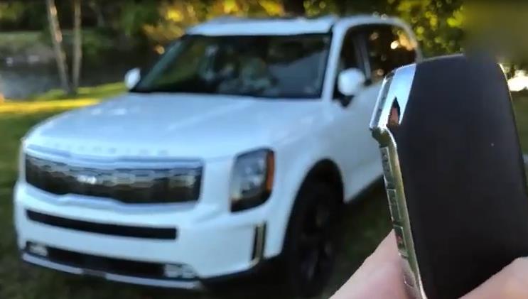 按下2019款起亚Telluride钥匙,打开车门那刻买不买途昂做个参考