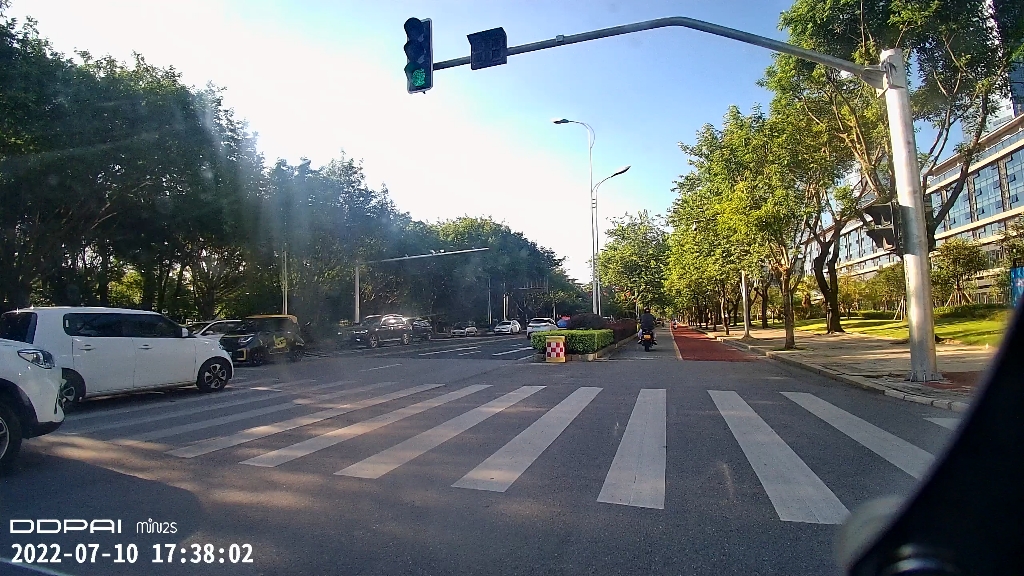 盯盯拍mini2S 在UY上实测,白天效果挺好,夜晚效果待测