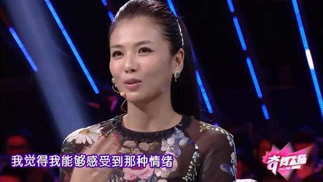 美女展示钢管舞"特技",刘涛却想到古装戏,也是没谁了丨奇舞