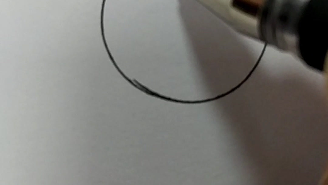 简笔画足球先画一个圆,再画一个五边形,其他的就简单了!