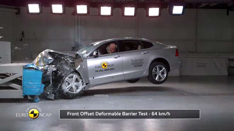 安全至上的沃尔沃 S90全面碰撞测试,五星评价实属正常