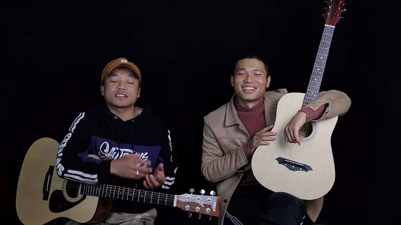 新手如何选吉他?2款入门合板吉他对比,品牌力和知名度非常重要