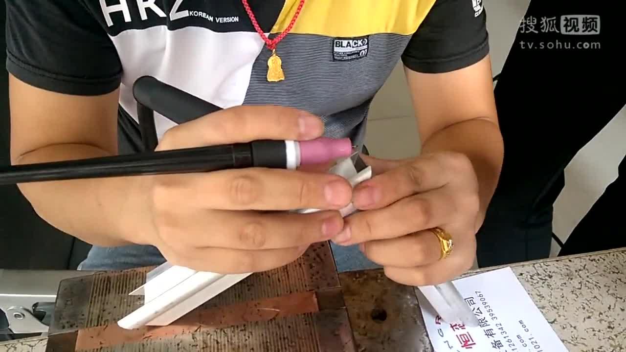 铝合金门框边角焊接