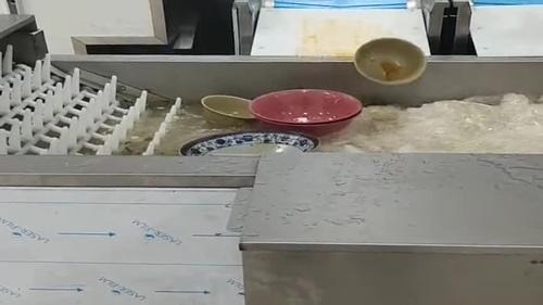 自从有了这件洗碗机后,食堂的阿姨们,又可以省不少事情!