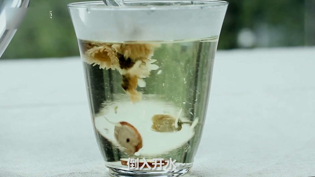 多年的咽肺问题有救了,一杯菊花甘草茶,清肺润喉,保护视力!