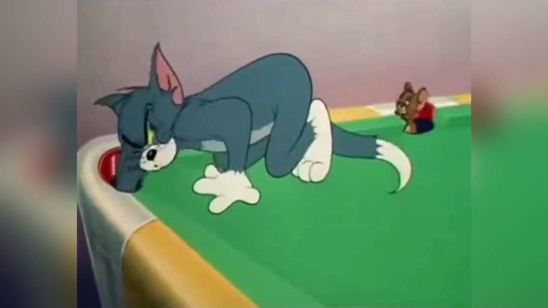 猫和老鼠:桌球大战,汤姆每次都打到自己,被杰瑞整惨了!