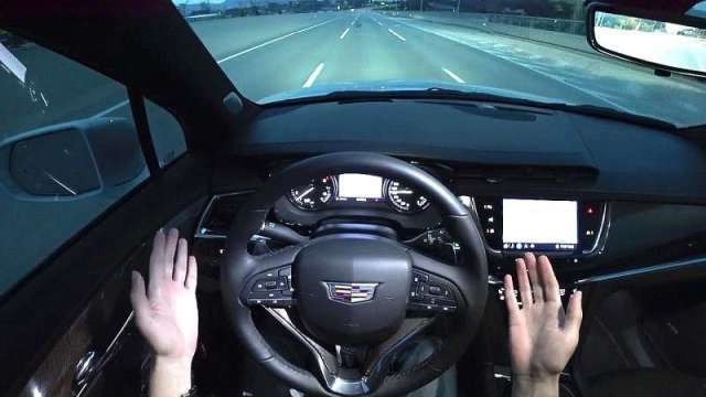 夜晚试驾2020款凯迪拉克XT6,双手松开方向盘,霸气一幕开始了